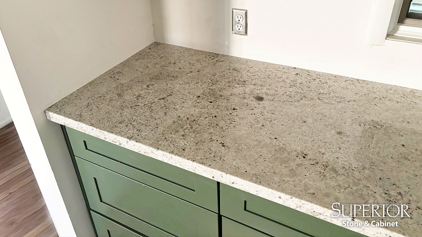 Warm Neutrals: Granite Countertops and Cabinet Pairings - Superior ...